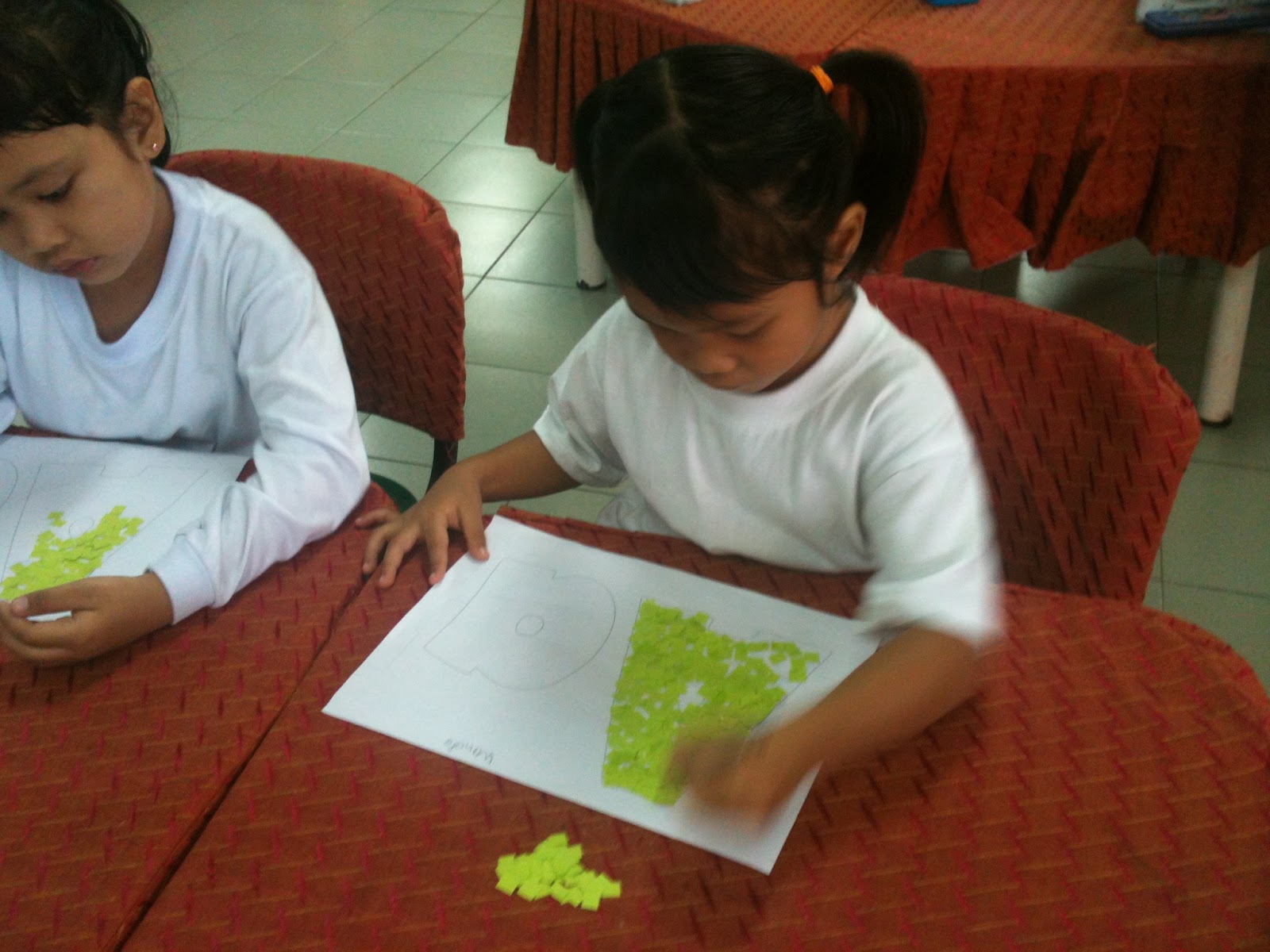 Bermulanya di sini...: Membuat kolaj